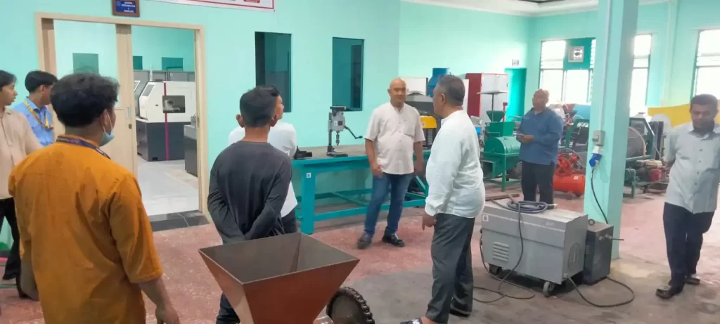 Kunjungan Bapak Ketua Yayasan Ke Laboratorium Teknik Mesin UMA – P2MAL